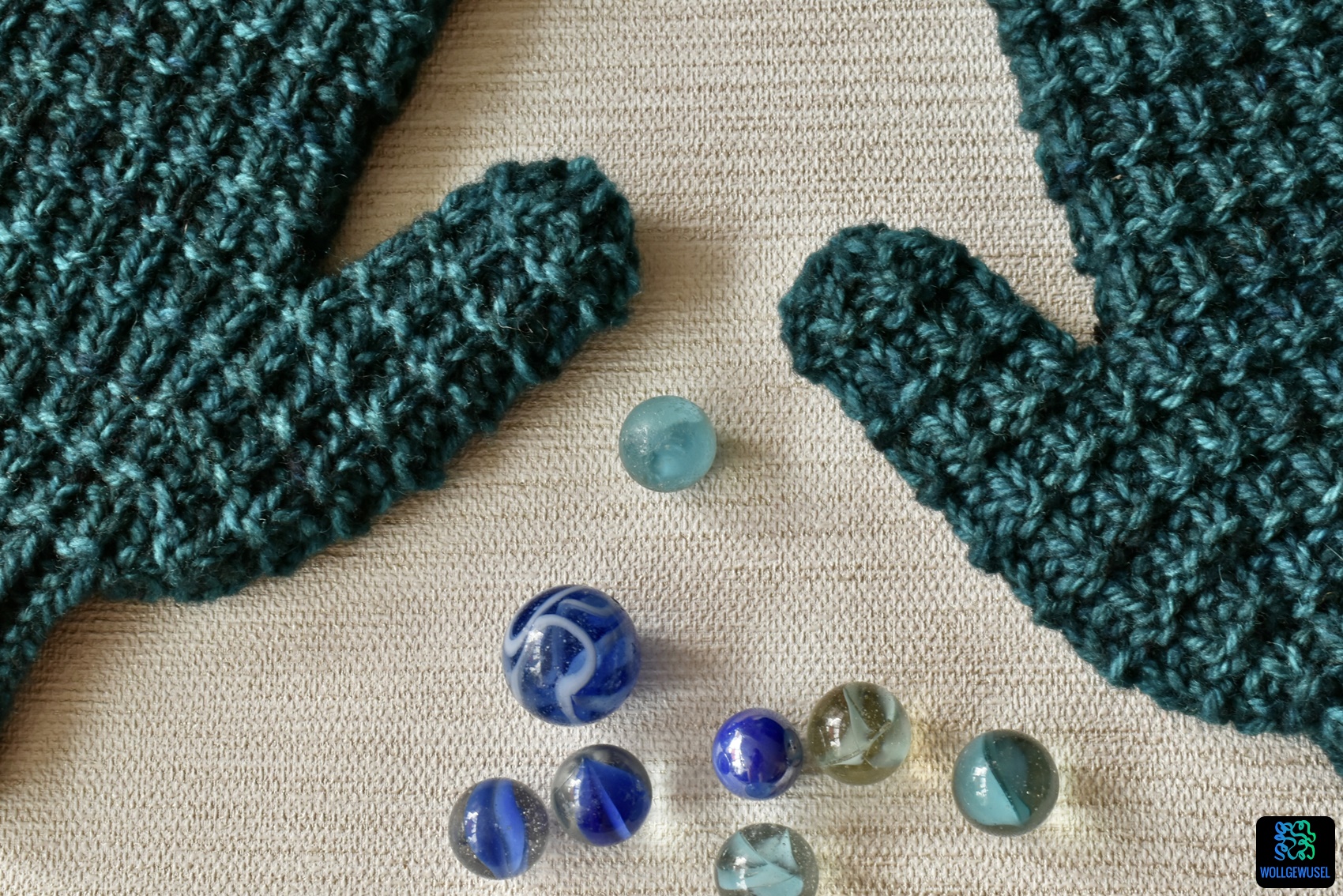 Fäustlinge für den Strickmann: „Woodstack Mittens“ von Jane Richmond ...